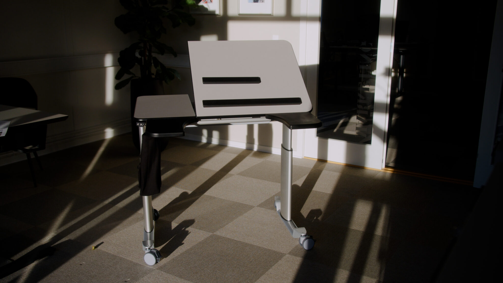Height adjustable desks for wheelchair users | Ropox
